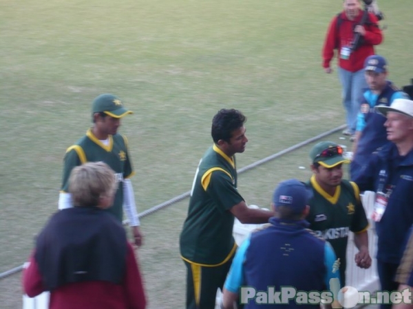 Wahab Riaz and Azhar Ali with Mohammad talha | PakPassion.net